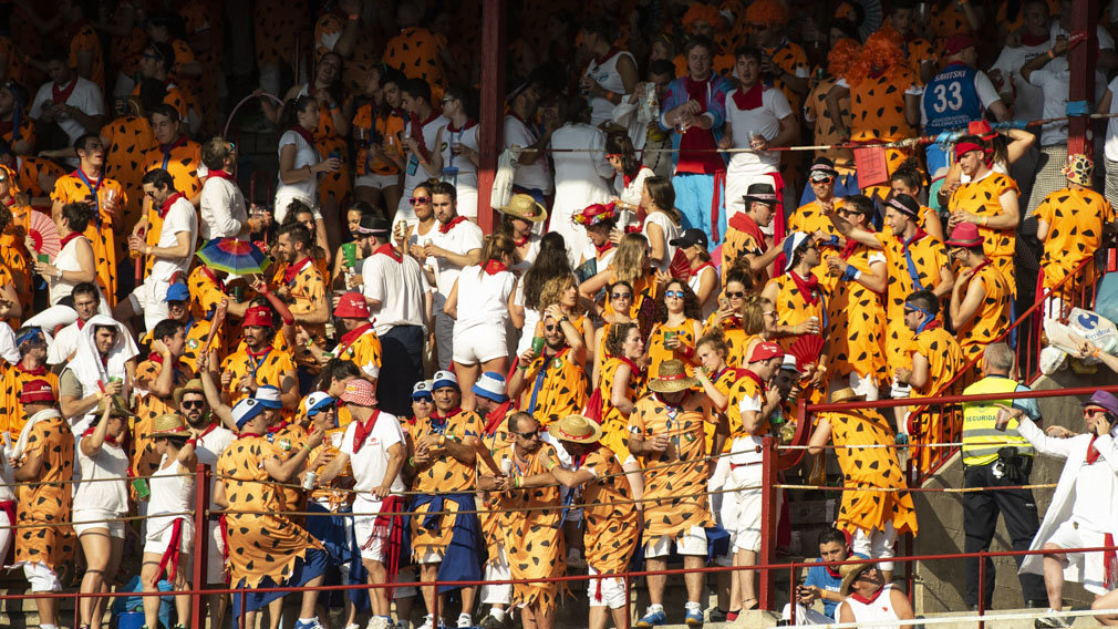 La fiesta se 'ceba' en las gradas: así se vive una tarde de toros desde ...