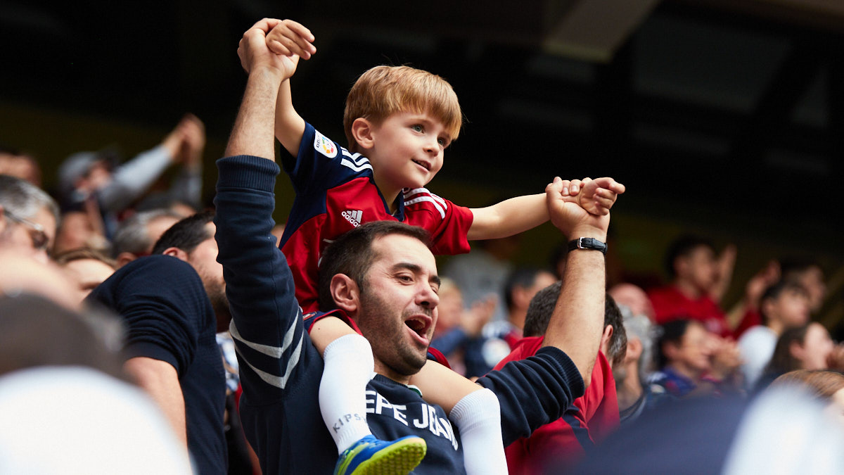 El Sadar se lo pasa en grande y da una lección de lo que sí es fútbol ...
