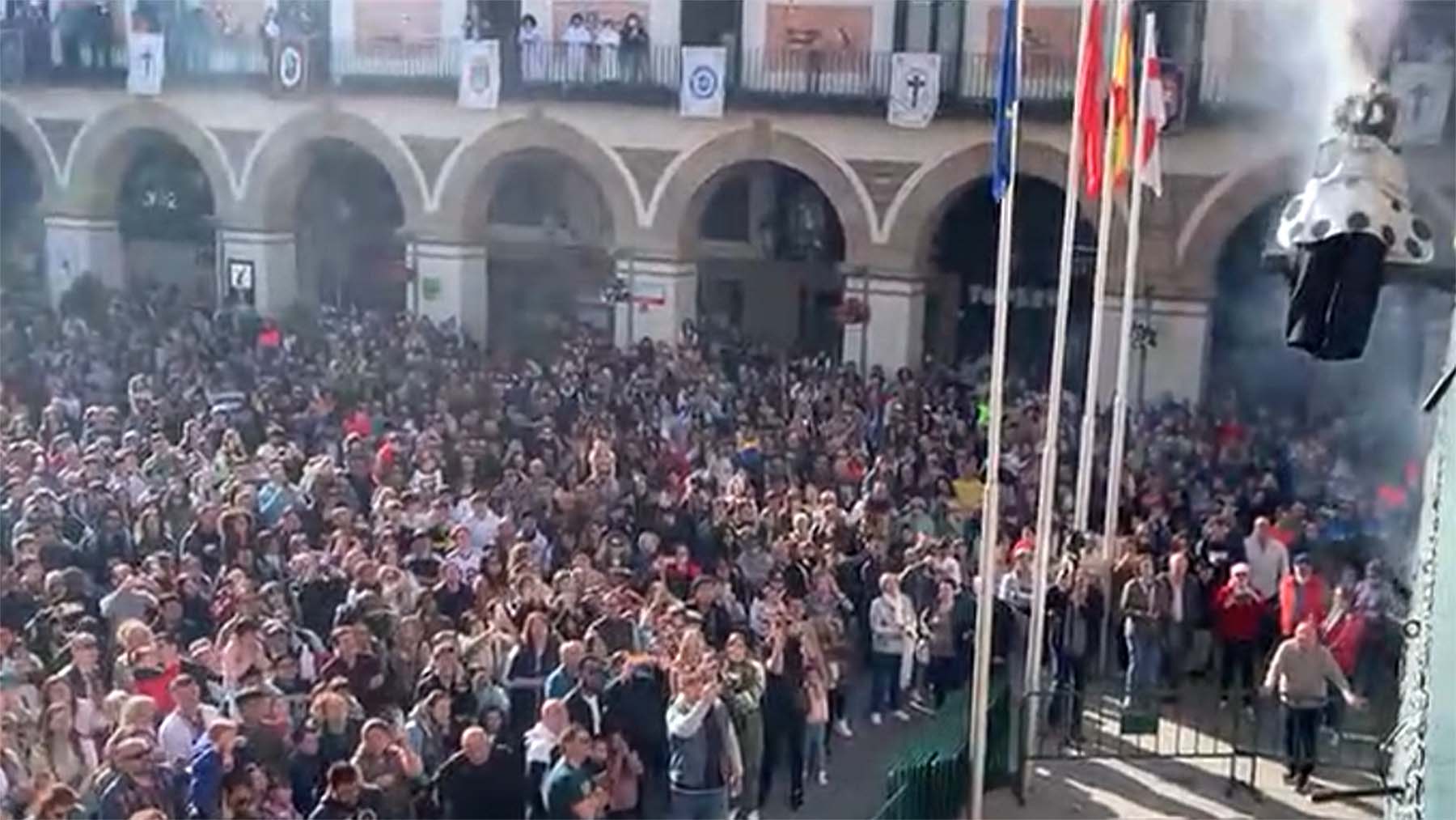 El vídeo de la ceremonia de El Volatín en Tudela con cientos de ...