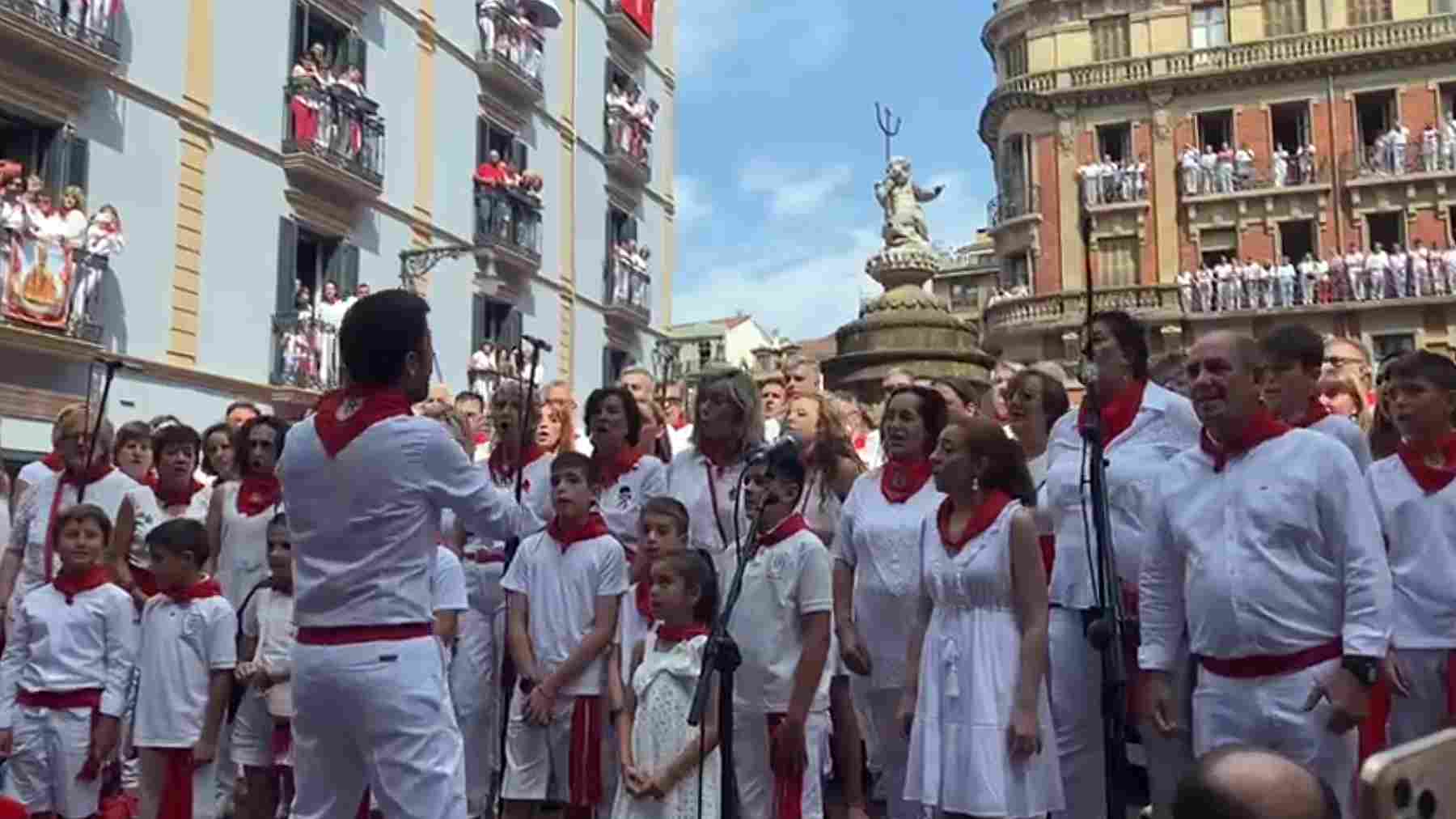 Video de la jota de San Fermín interpretada por la Coral de Santiago ...