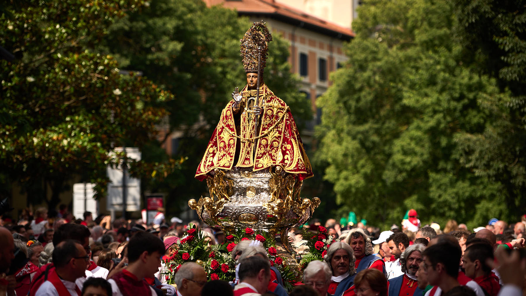 Fotos de la procesión de San Fermín: Emociones a flor de piel mientras ...