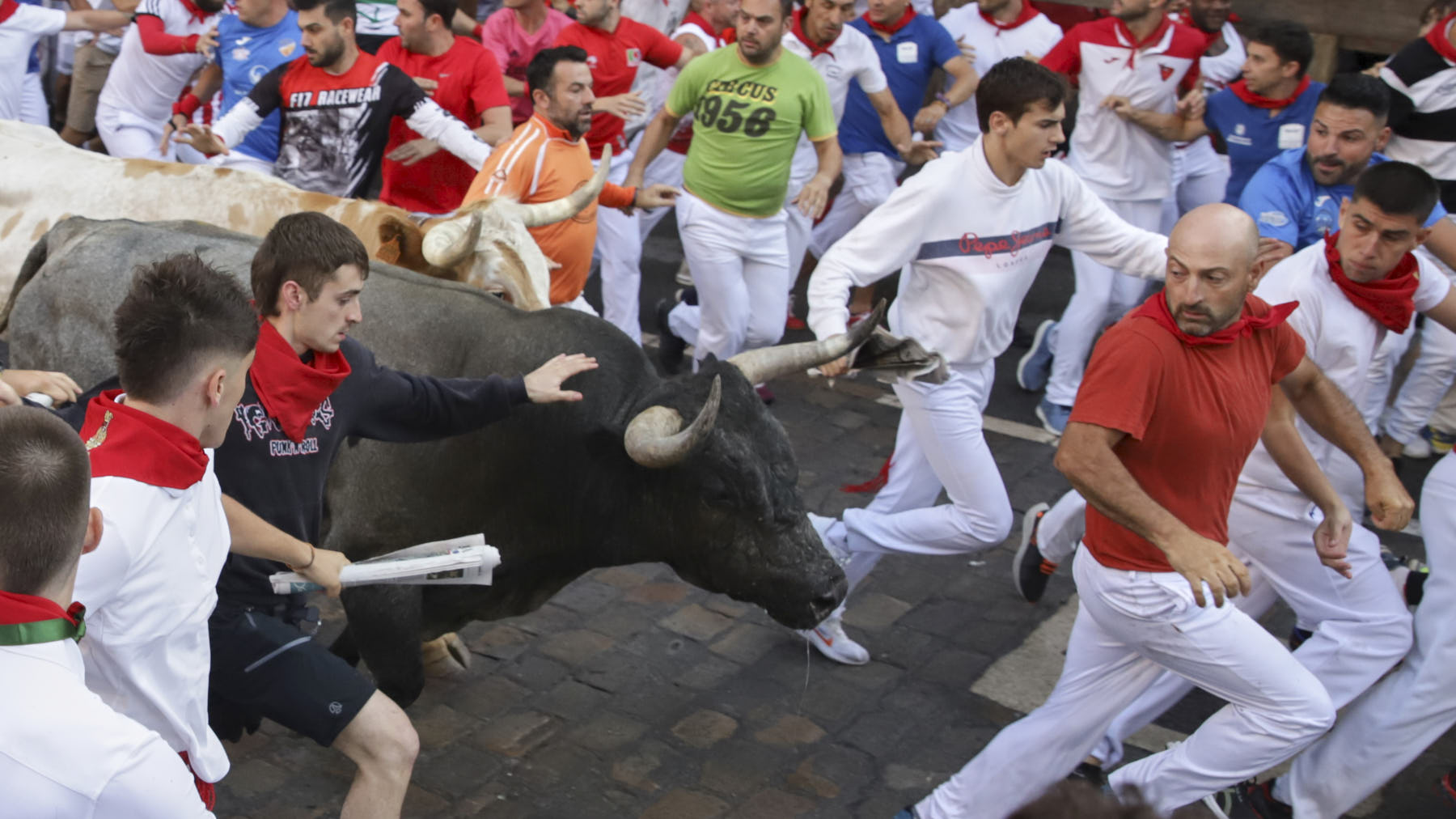 SAN FERMÍN | Vuelve a ver completo el segundo encierro de Pamplona con ...