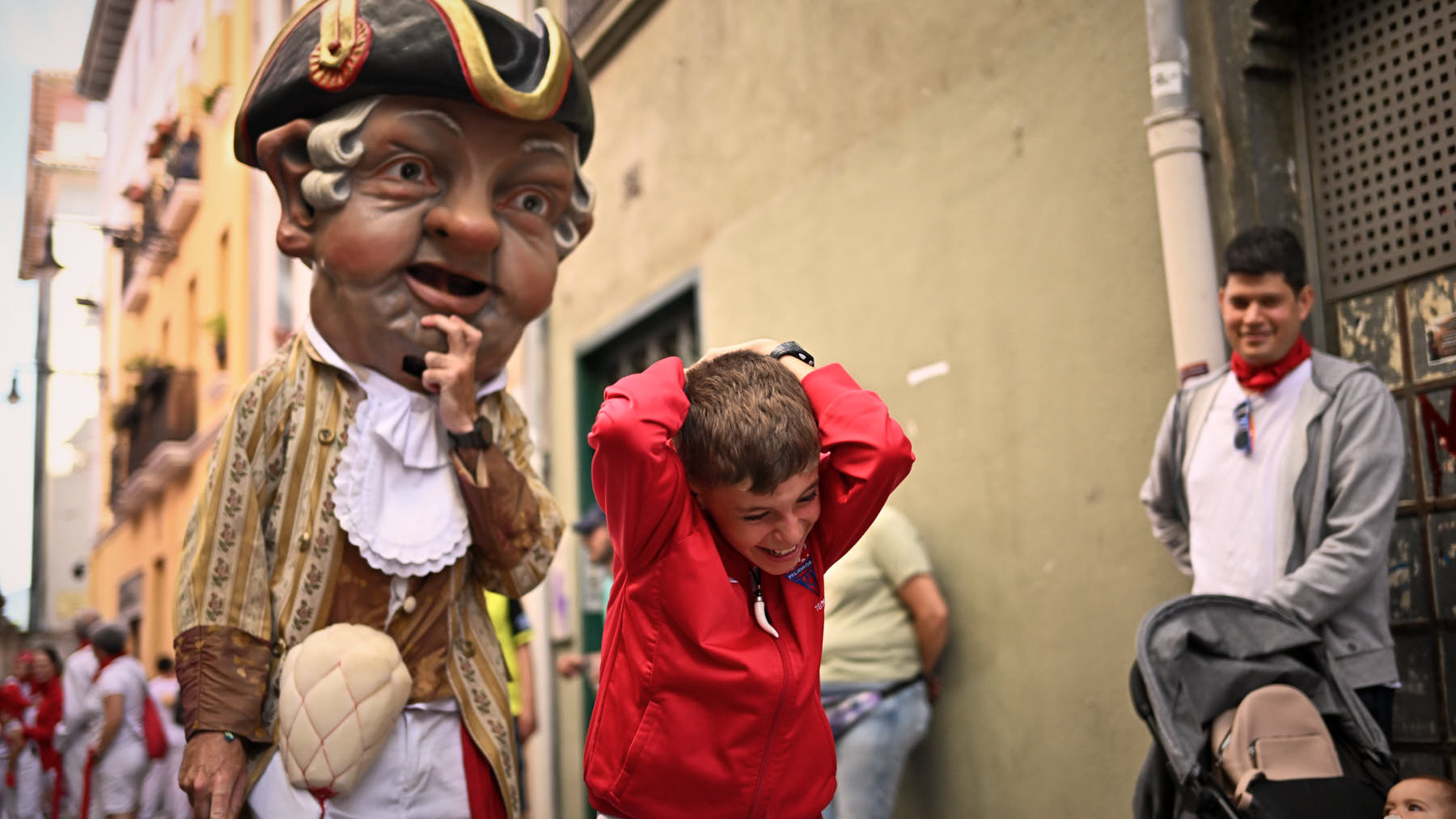 Gigantes y kilikis en San Fermín: las imágenes de los niños disfrutando ...