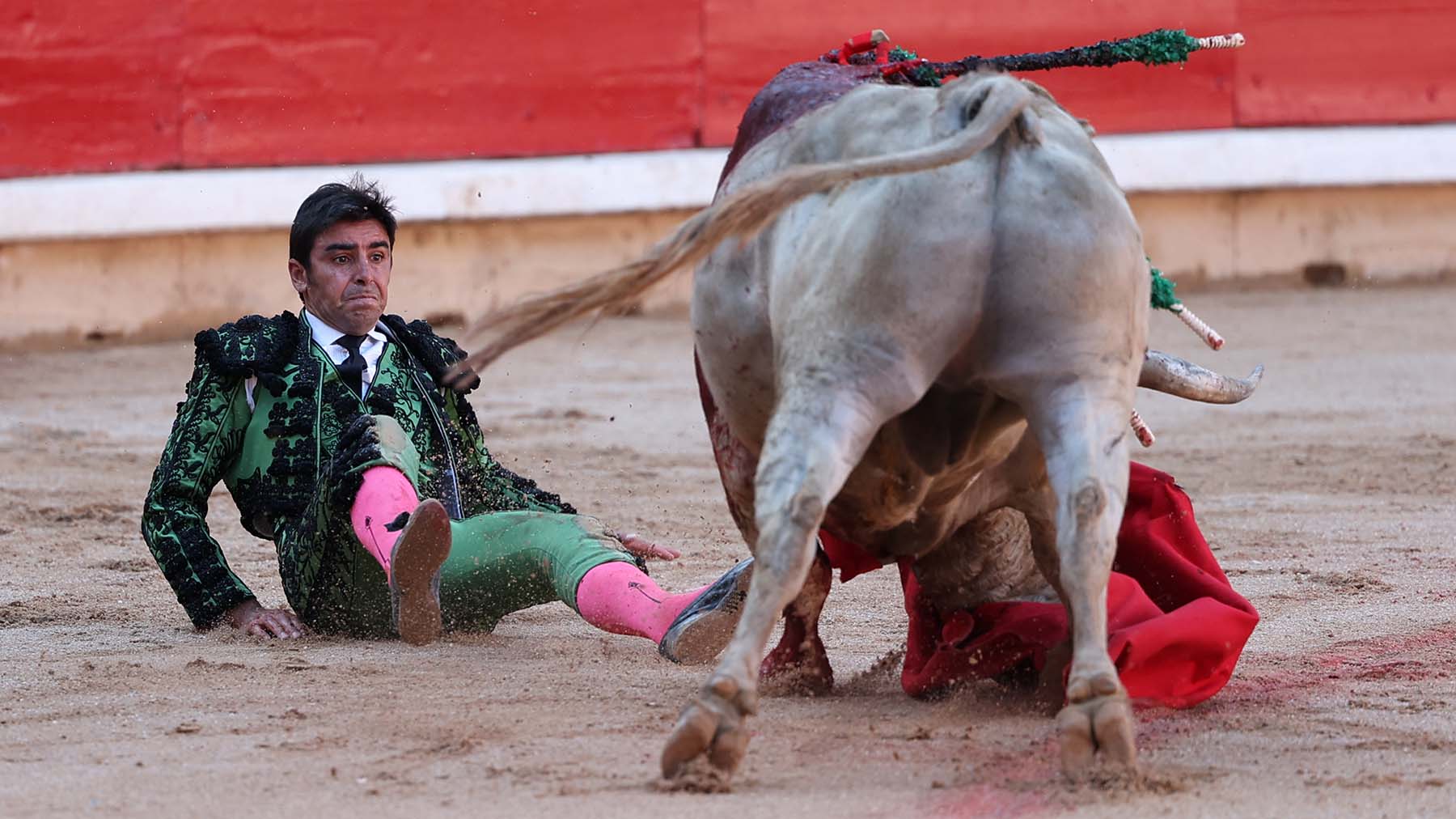 Susto de Perera en San Fermín: el toro jabonero de Fuente Ymbro le ...