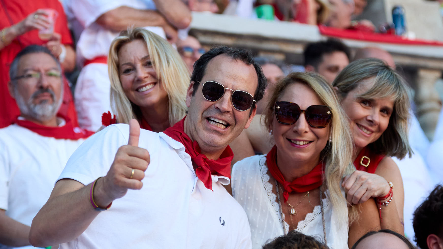 Las fotos del ambiente en los tendidos en San Fermín: Roca Rey desata ...