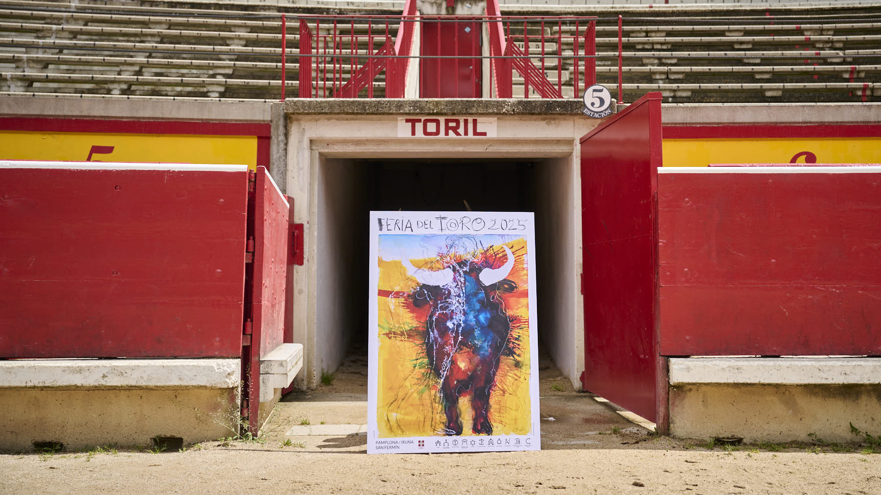 El cartel de la Feria del Toro de San Fermín 2025 ya luce en la plaza ...
